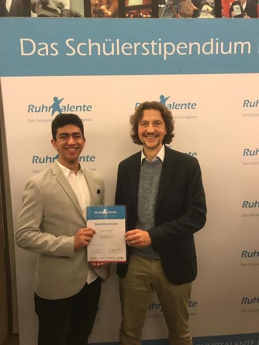 Diyar Hasso erhält Schülerstipendium als „Ruhrtalent” Zurück zur Übersicht | Fichte-Gymnasium